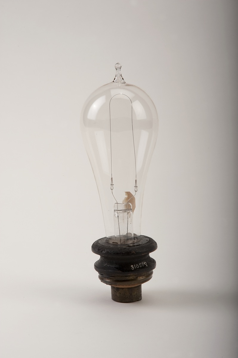 Edison Lamp, 1880; Designed by Thomas Alva Edison. Photo: Richard ...