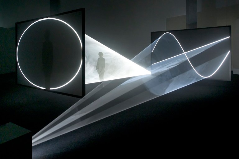 The light relief of Anthony McCall - Apollo Magazine